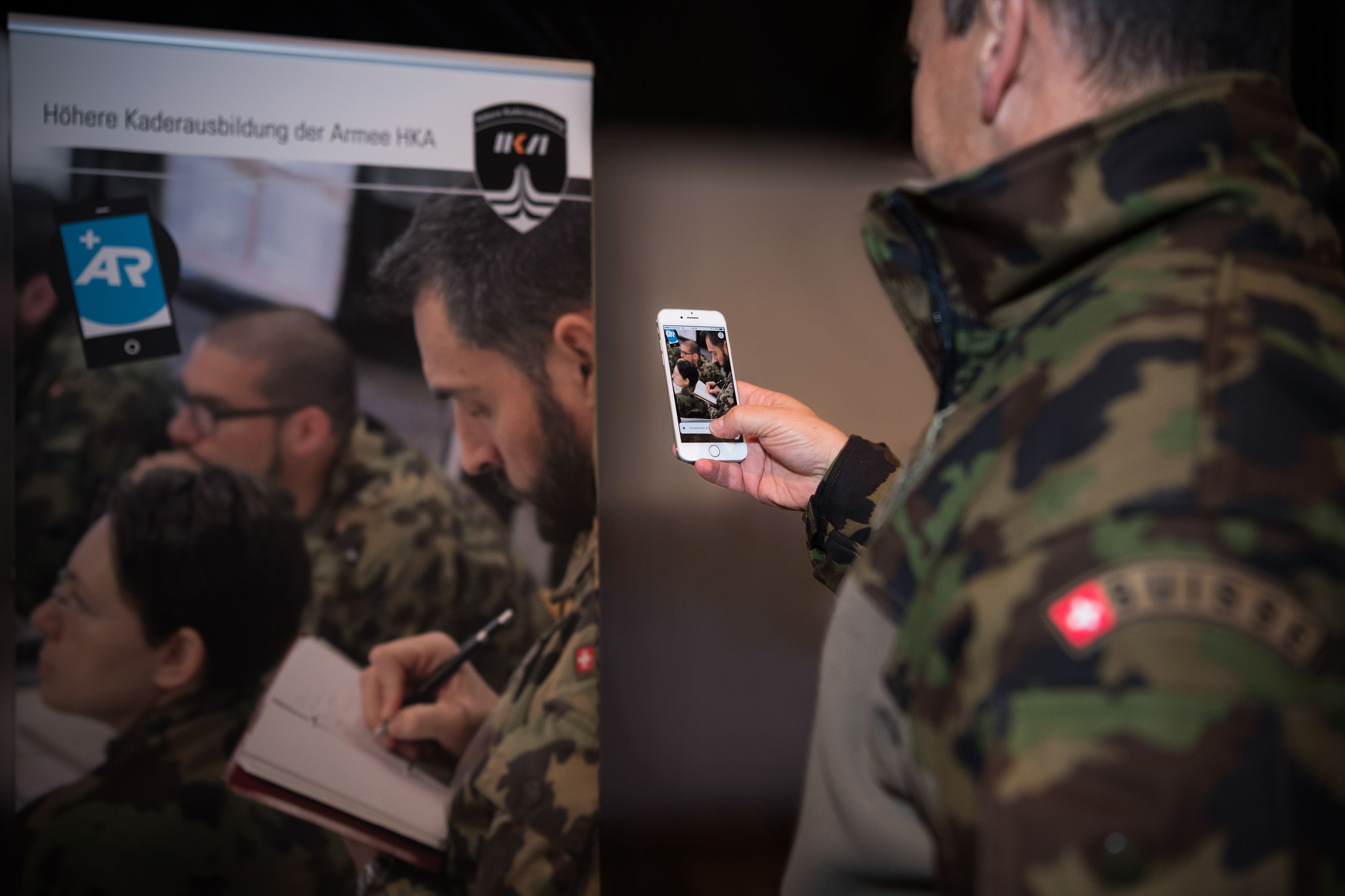 Armée suisse | Armée suisse défend