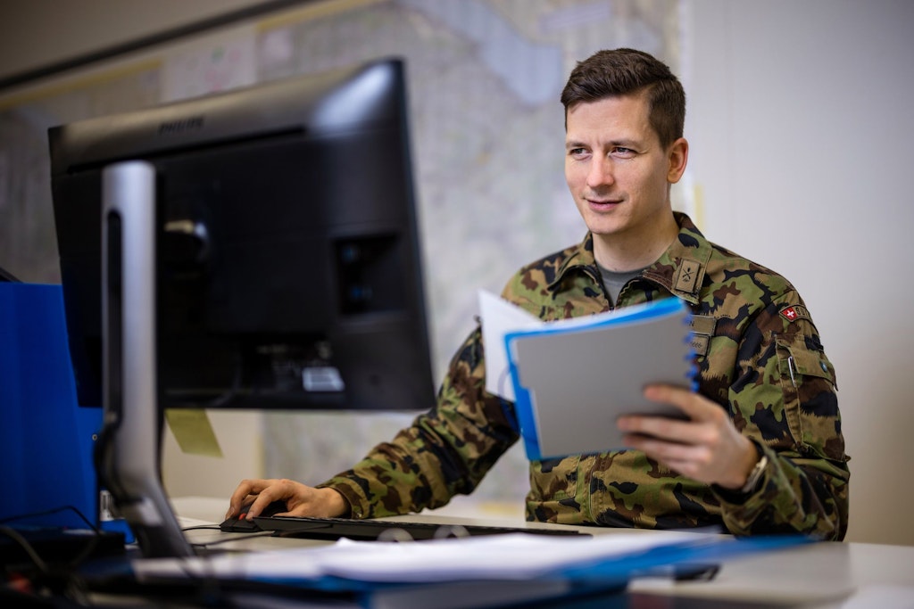 Armée suisse | Armée suisse défend